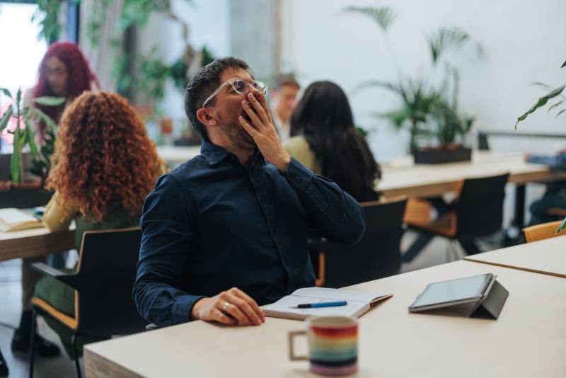 Somnolence : définition, causes et solutions pour l’éviter | Charles.co