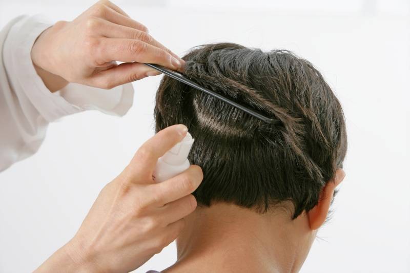 Poux cheveux : symptômes, traitements chimiques et naturels | Charles.co