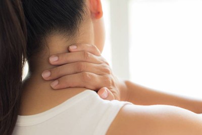 Torticolis : causes, durée et solutions | Charles.co