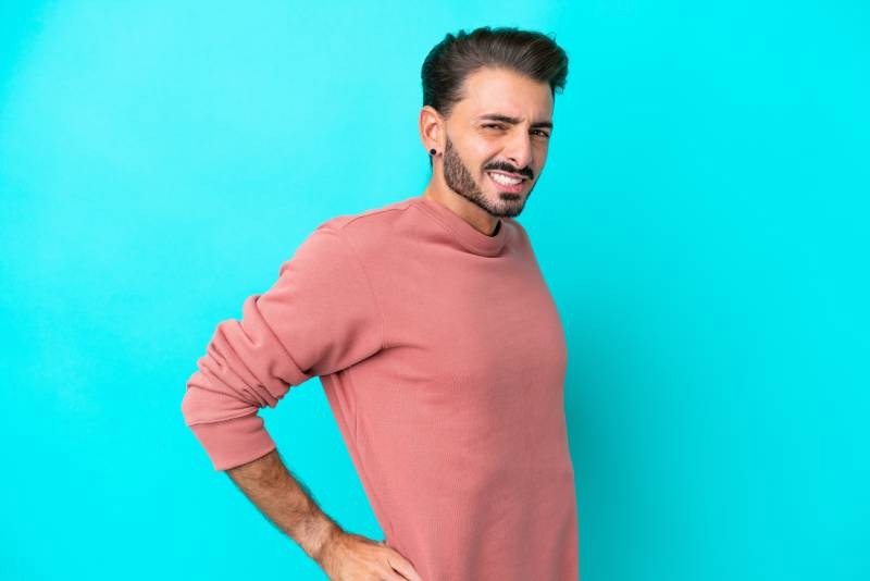 Douleur bas du dos : quelles sont les causes et les solutions ...