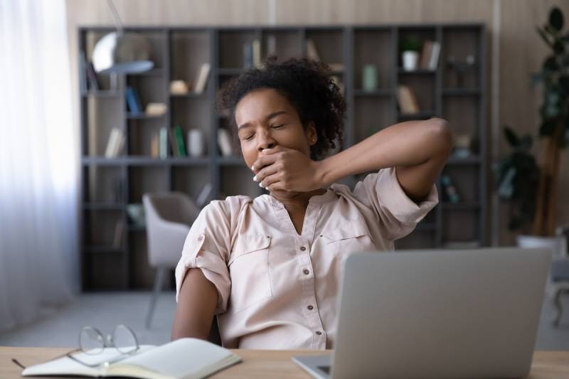 Somnolence : définition, causes et solutions pour l’éviter | Charles.co