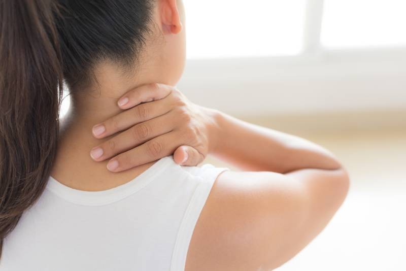 Torticolis : causes, durée et solutions | Charles.co