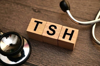 TSH : basse, élevée, causes et solutions | Charles.co